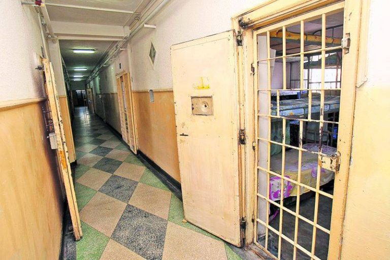 Un deţinut din Penitenciarul Spital Jilava şi-a incendiat celula ...