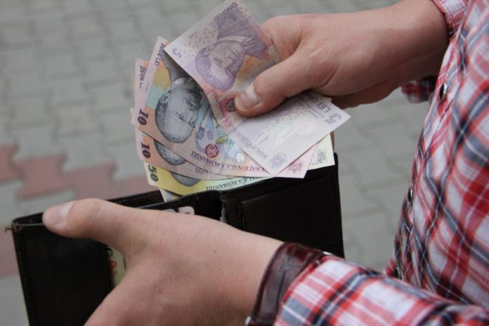 Salariul minim 2025: Cât plătesc firmele și ce salariu primesc ...