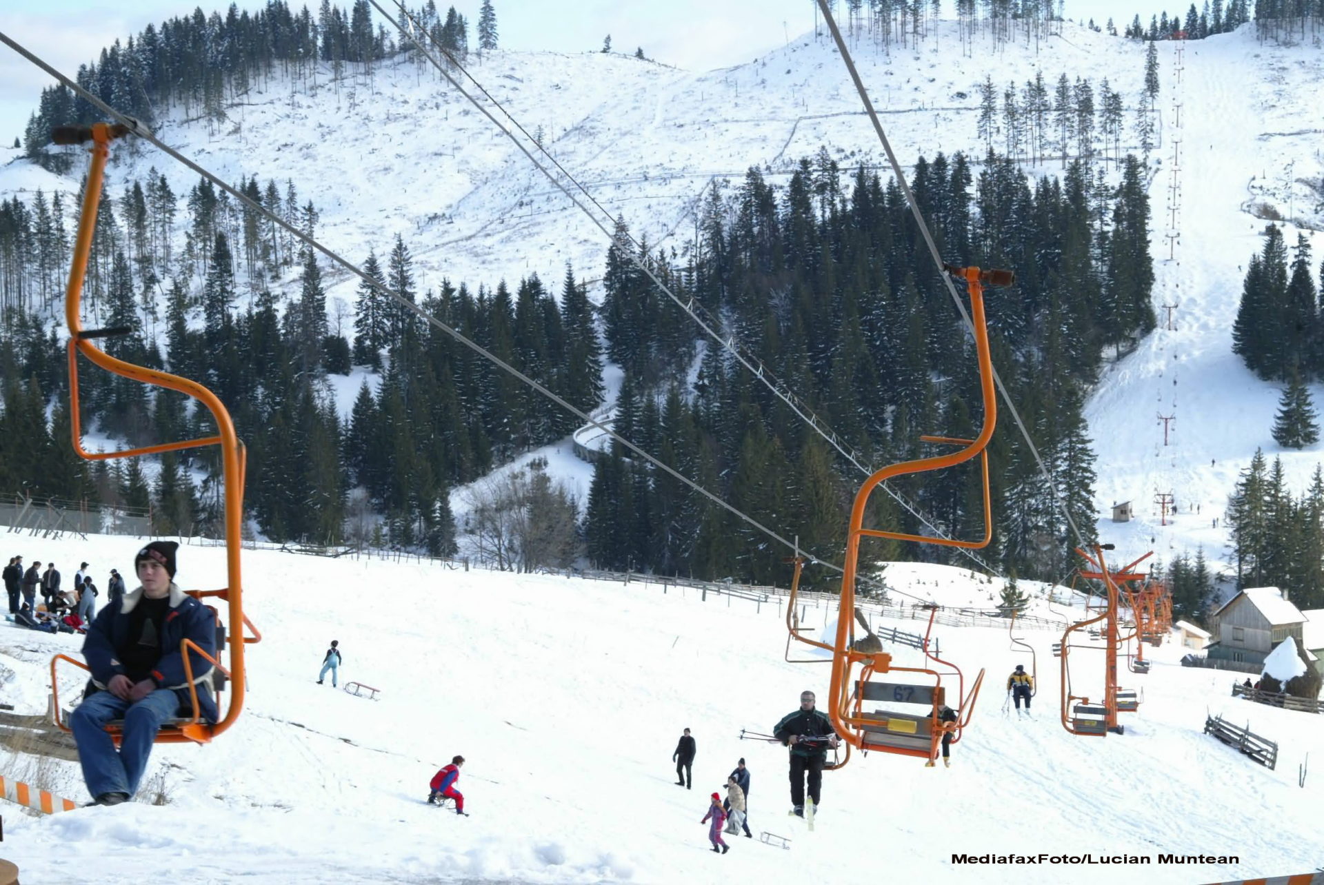 Mai mulți turiști, blocați într-un telescaun care s-a defectat