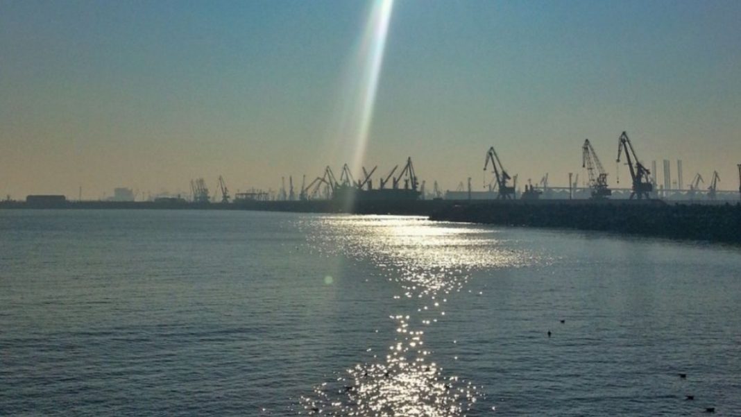 O barjă încărcată cu nisip s-a scufundat pe canalul Poarta Albă - Midia ...