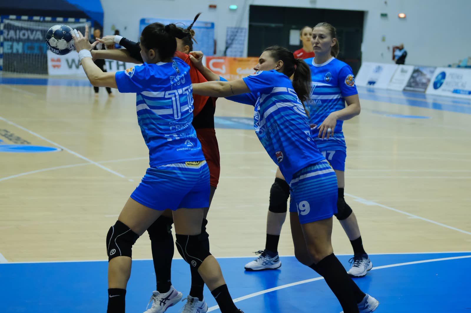 Handbal / Meci infernal pentru SCM pe terenul Bistriţei