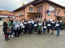 (VIDEO) Angajații DSP Gorj nu renunță la proteste - GAZETA de SUD