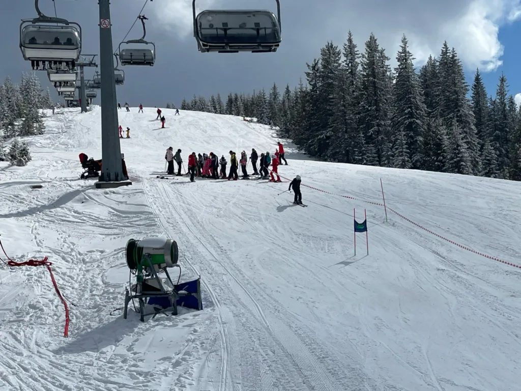 A început primul concurs de schi al sezonului în Rânca - GAZETA de SUD