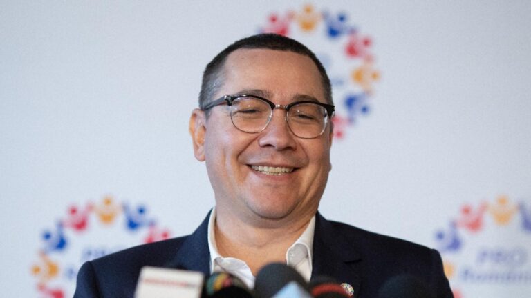 Victor Ponta a demisionat din grupul parlamentar al PSD și intră în ...