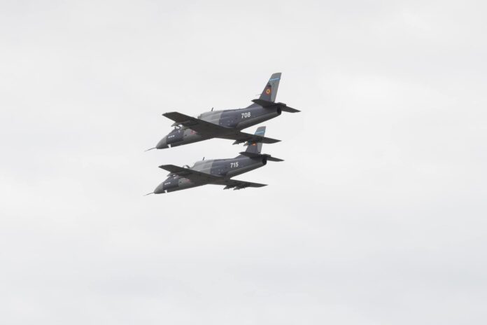 Cinci avioane IAR - 99SM, modernizate la Avioane Craiova, intră în ...