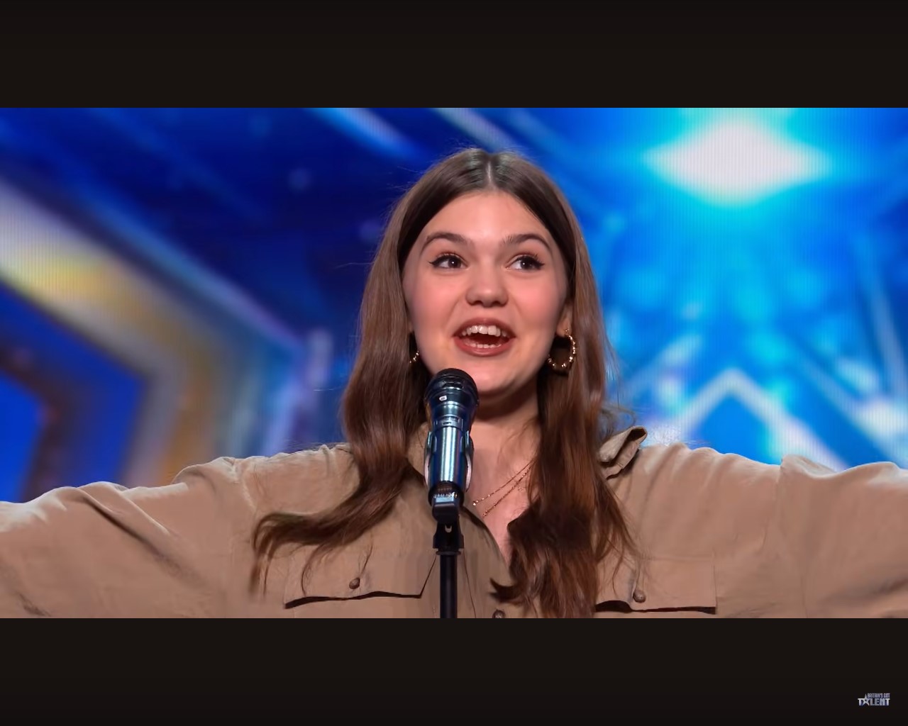 (VIDEO) Uimitor! O elevă româncă de 14 ani a primit Golden Buzz la ...