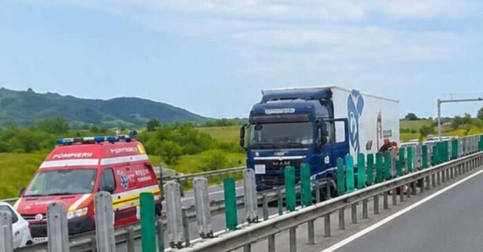 O șoferiță a intrat cu TIR-ul într-un parapet. Autoritățile iau în ...